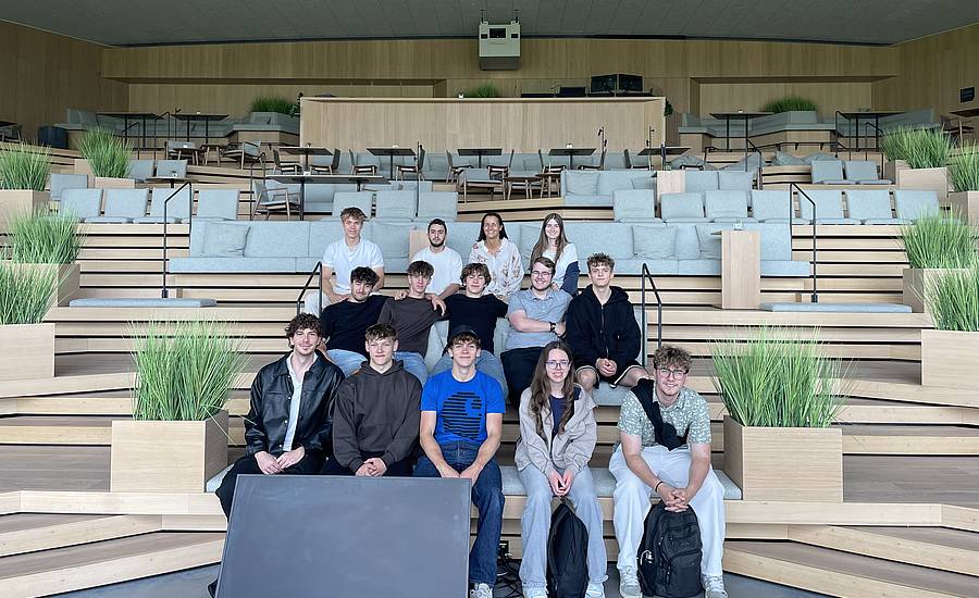 BBS Rohrbach: 4 digBiz zu Besuch bei Loxone